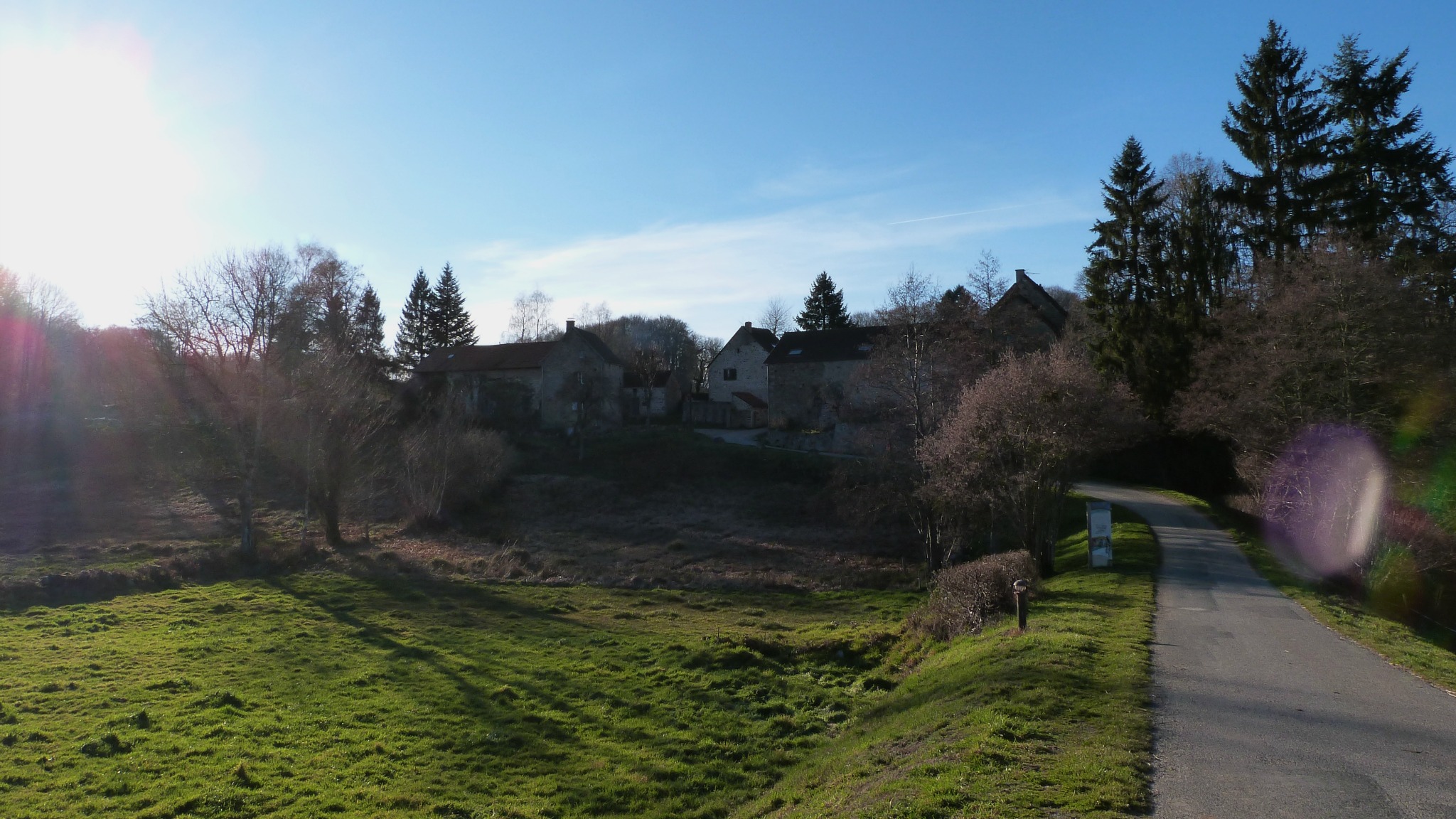 Balade à Masgot, le village sculpté creusois – The magic orange plastic ...